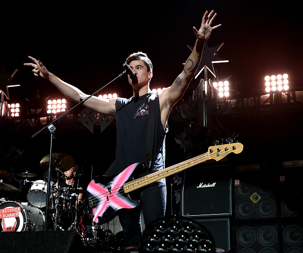 5SOS Bassist Calum Hood Ex-Girlfriend Jennifer Phipps Mad Over 'Sex On ...