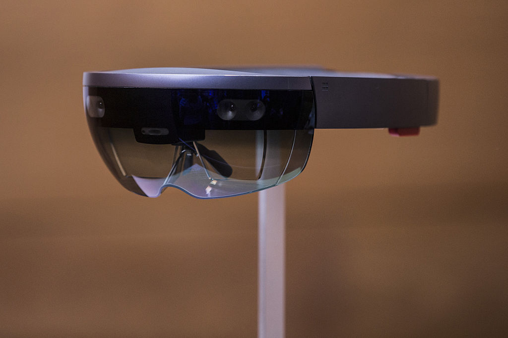 Microsoft Invites Developers For HoloLens Augmented Reality Headset ...